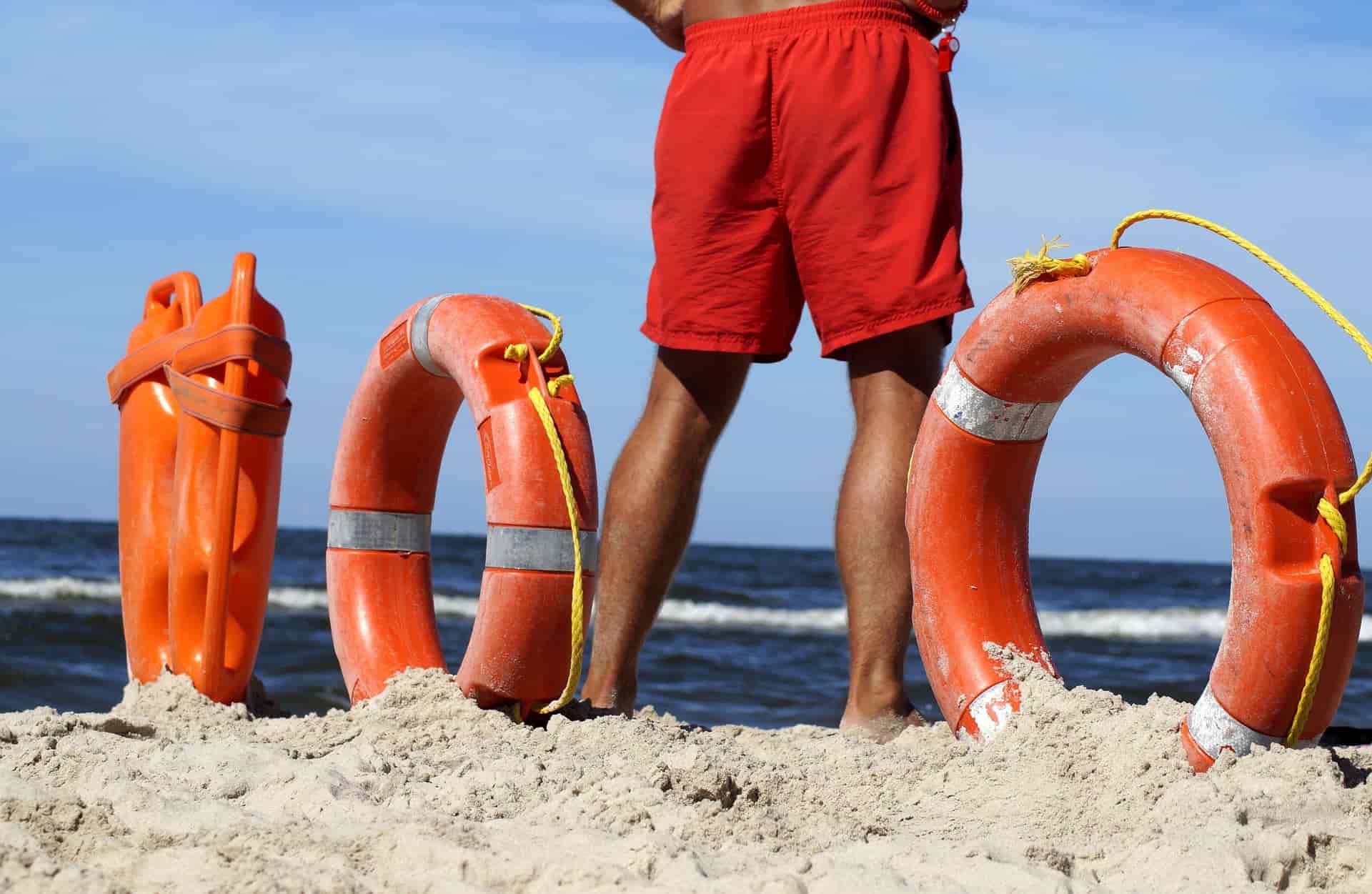 How To Choose The Best Lifeguard Certification Course | Blueguard